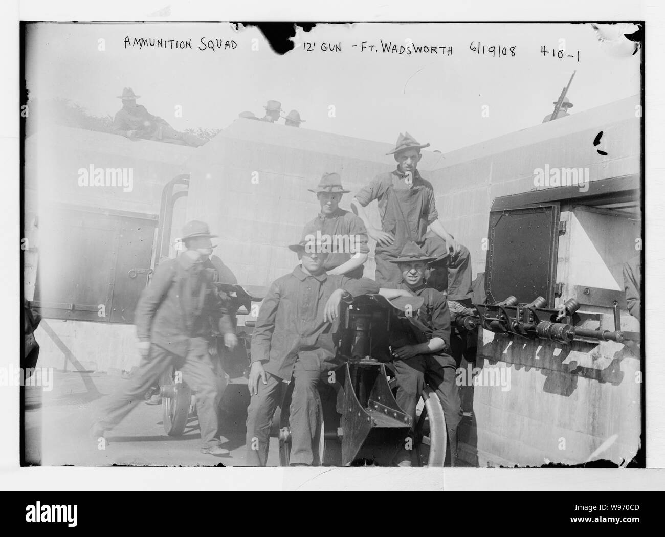 U s army artillery crew hi-res stock photography and images - Alamy