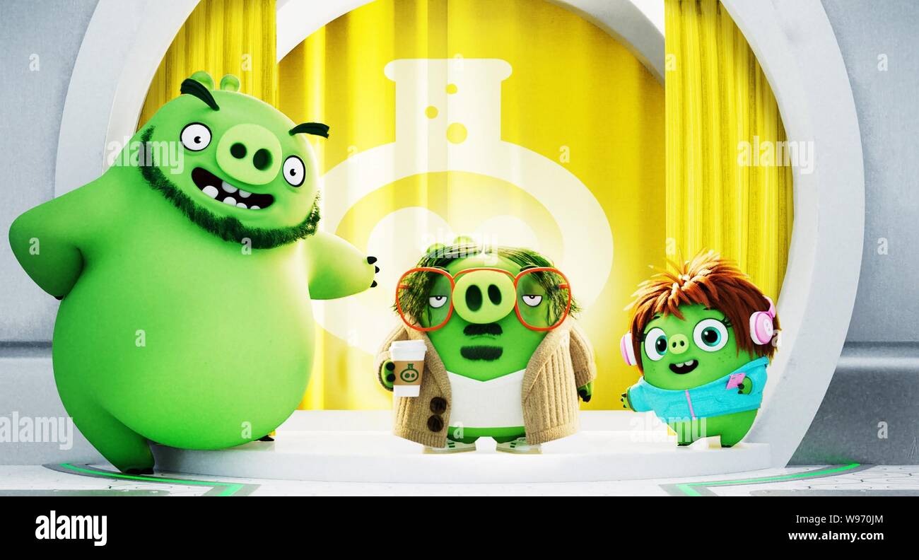 THE ANGRY BIRDS MOVIE 2, from left: Leonard (voice: Bill Hader), Garry ...