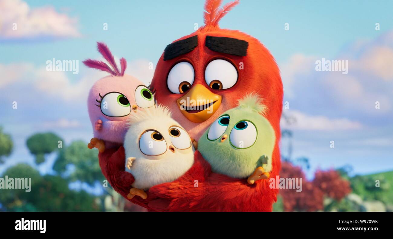 THE ANGRY BIRDS MOVIE 2, Red (voice: Jason Sudeikis) holding from left ...
