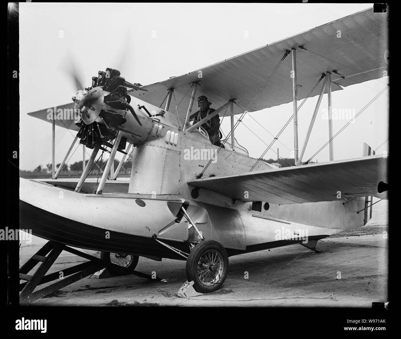 Amphibian aircraft Black and White Stock Photos & Images - Alamy