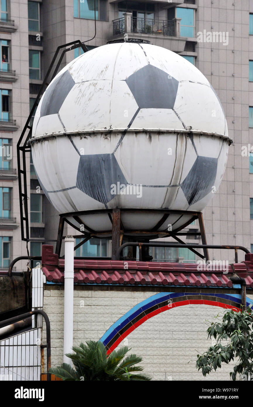Football shaped building hi-res stock photography and images - Alamy