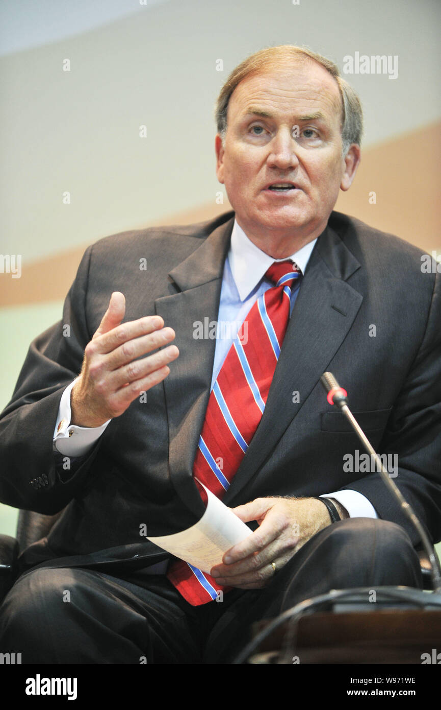 Deputy treasury secretary robert kimmitt hi-res stock photography and ...