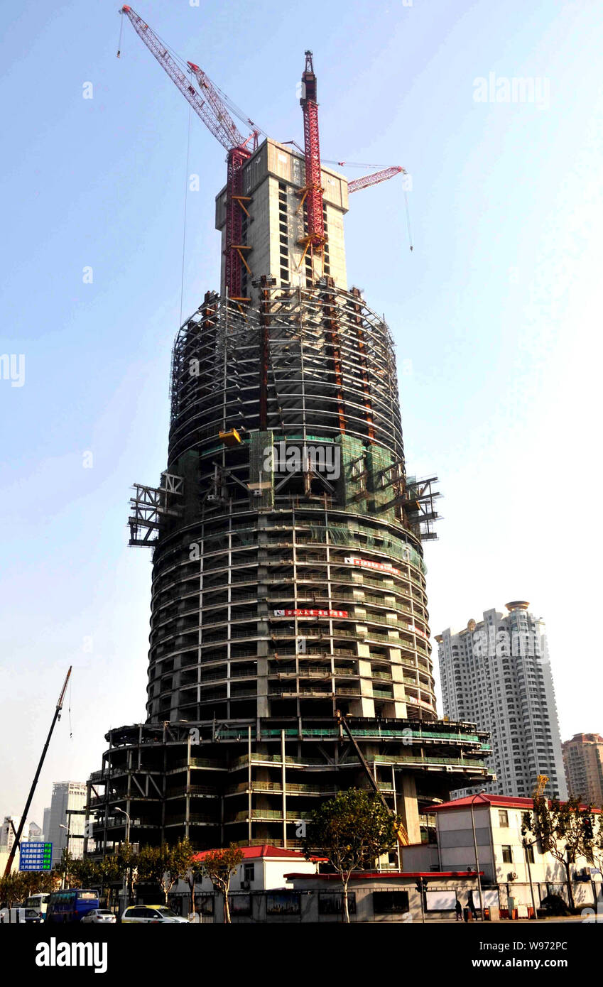 Shanghai tower under construction china hi-res stock photography and ...
