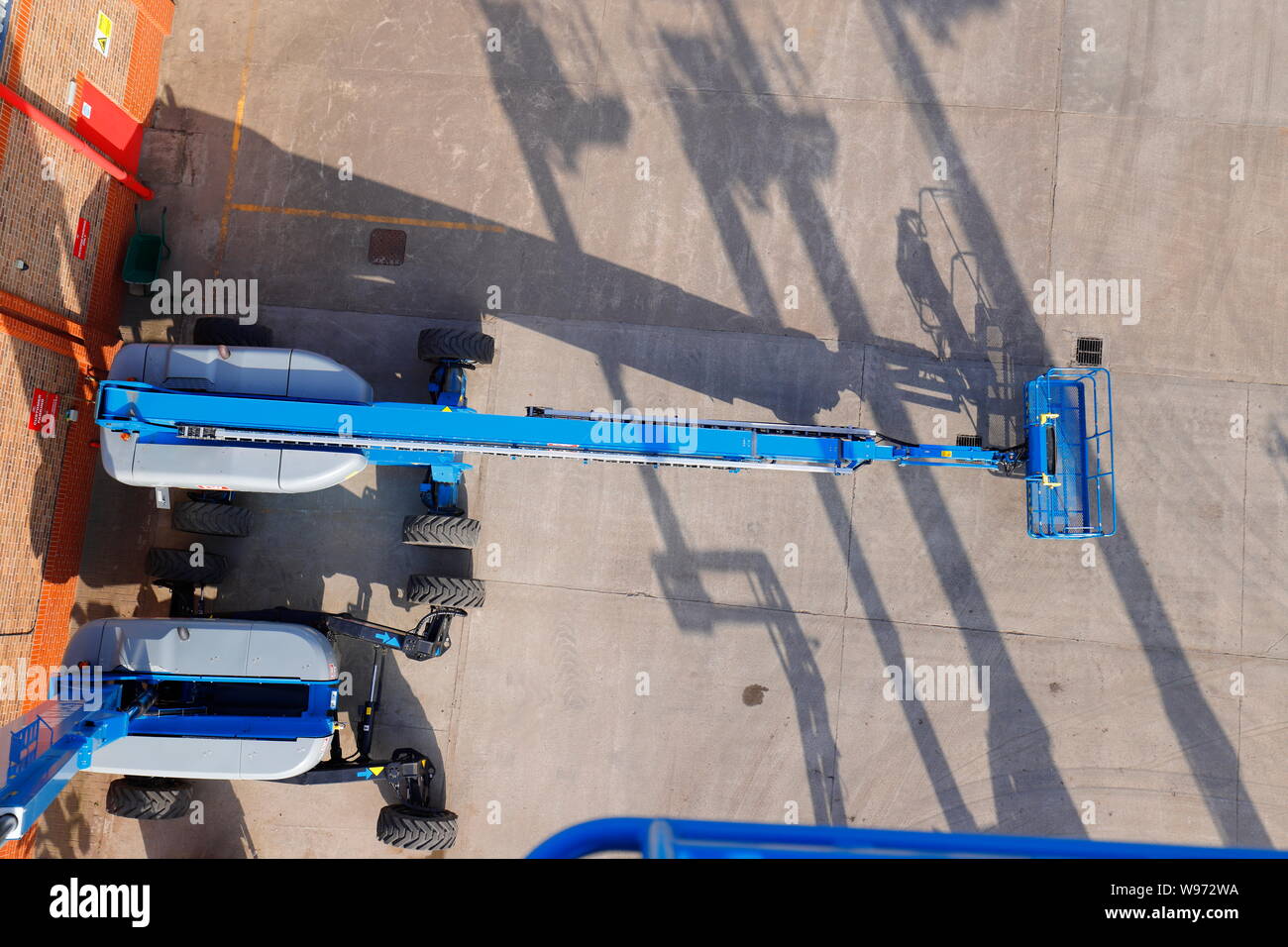 Genie lift hi-res stock photography and images - Alamy