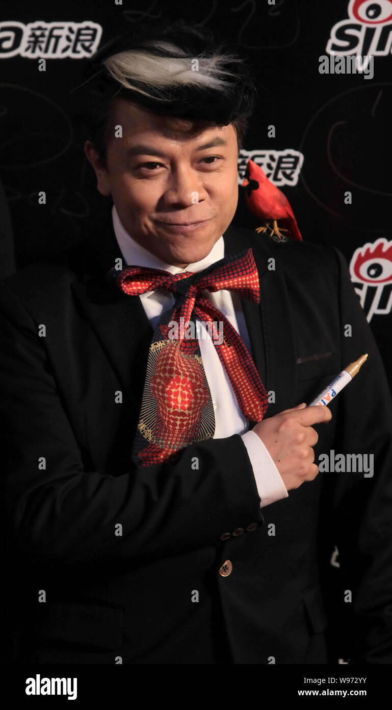 --File--Taiwanese host Kevin Tsai poses during a ceremony by sina.com ...