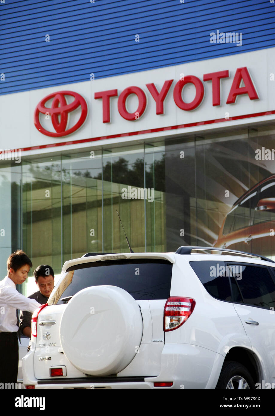 Toyota sales customer hi-res stock photography and images - Alamy