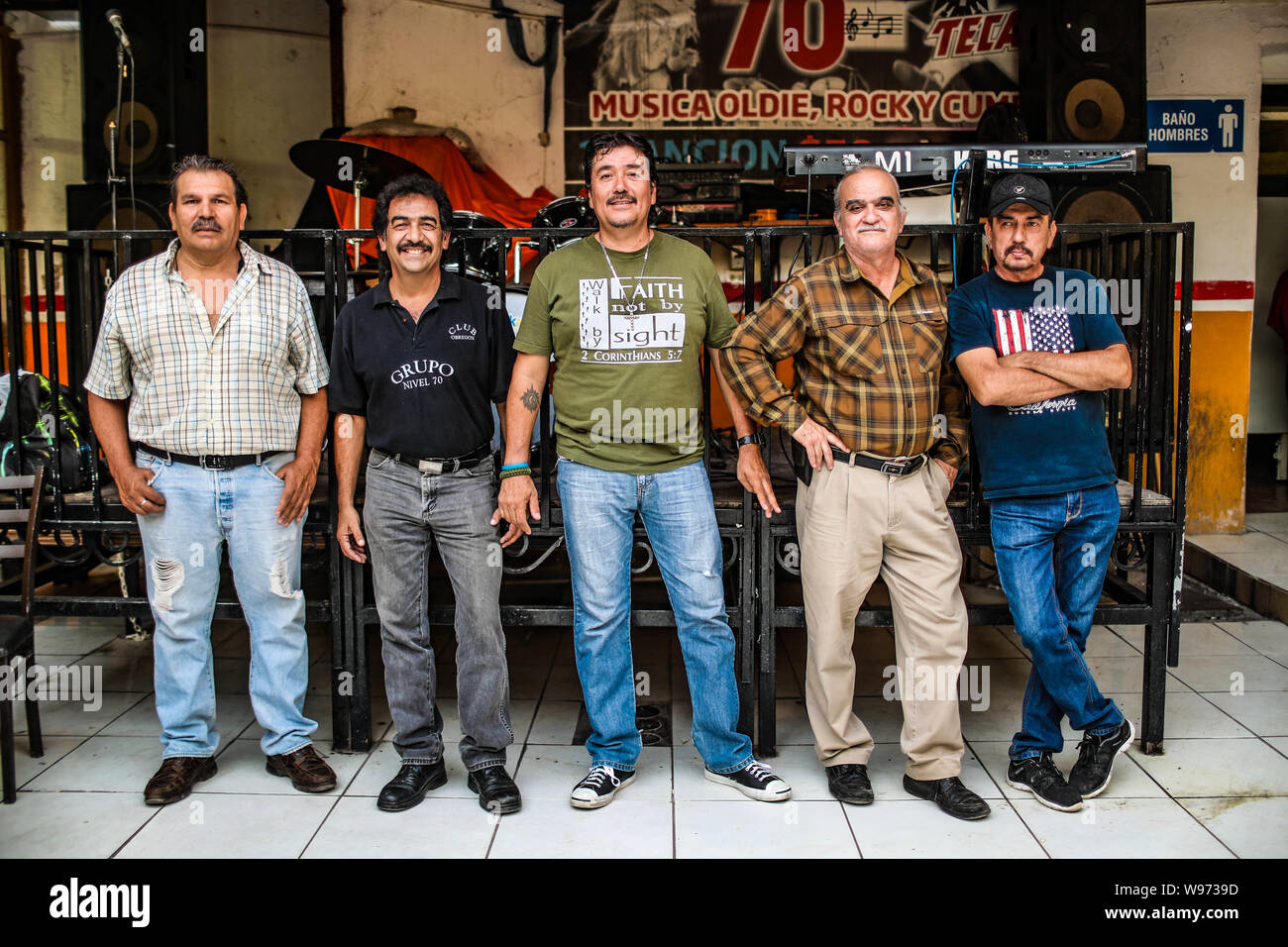 Grupo de musica hi-res stock photography and images - Alamy