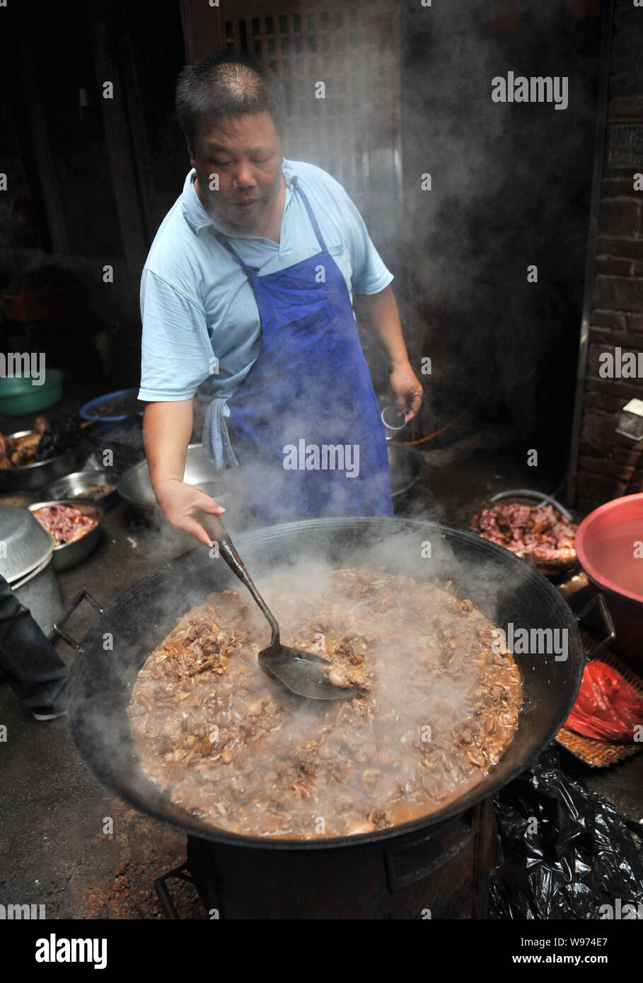 Cooking dog hi-res stock photography and images - Alamy