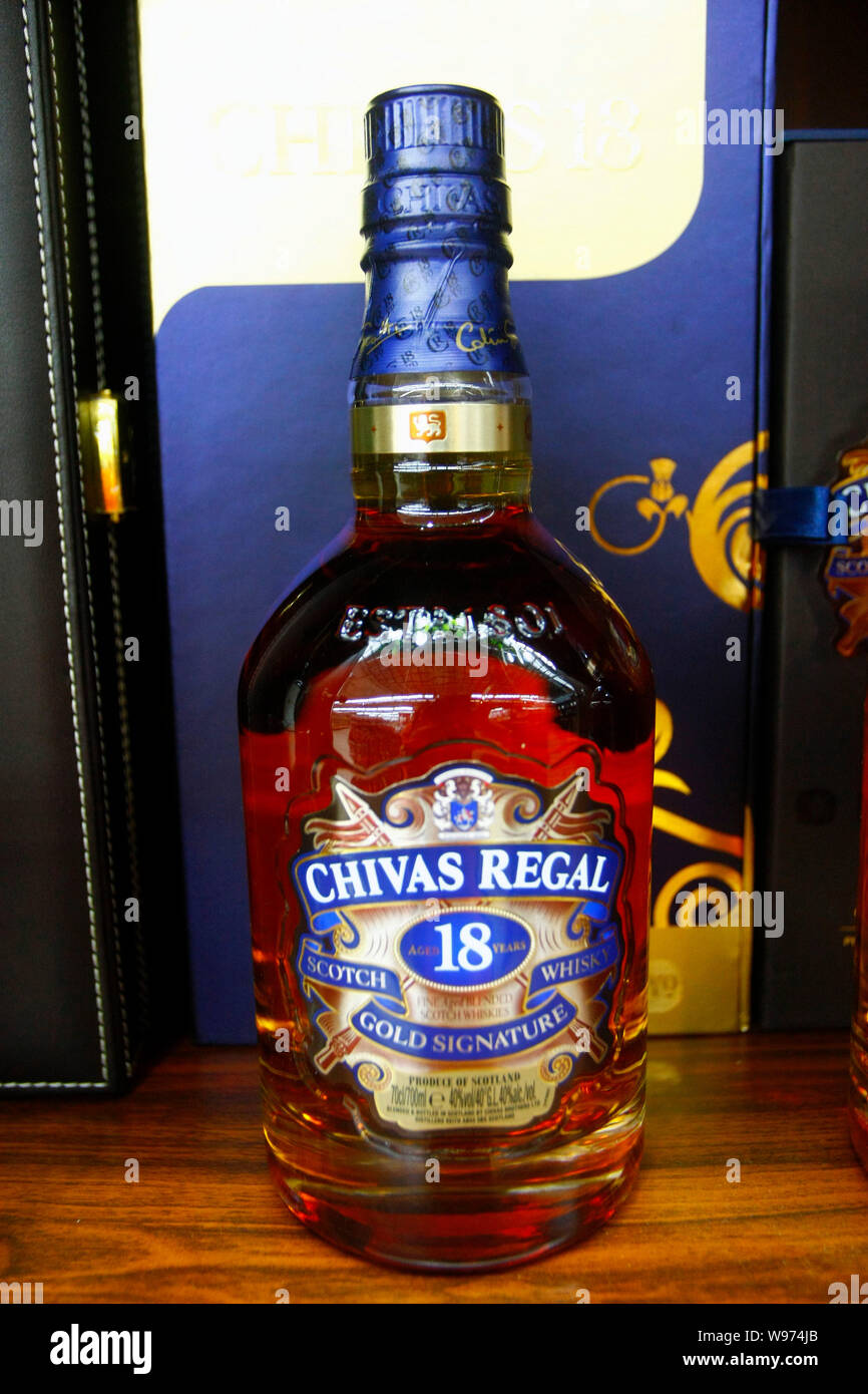Chivas regal bottle hi-res stock photography and images - Alamy