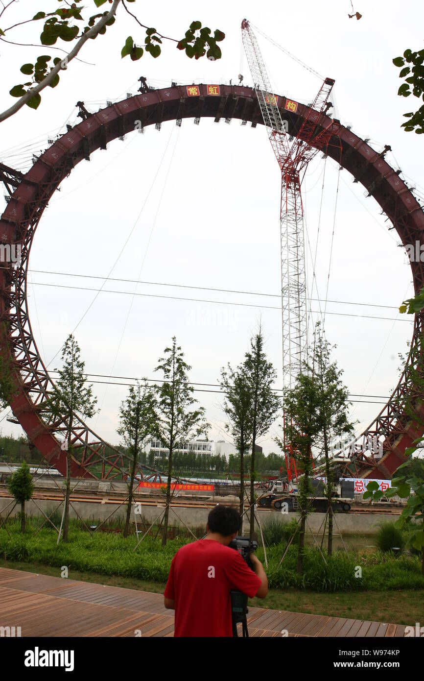 Spokeless ferris wheel hi-res stock photography and images - Alamy