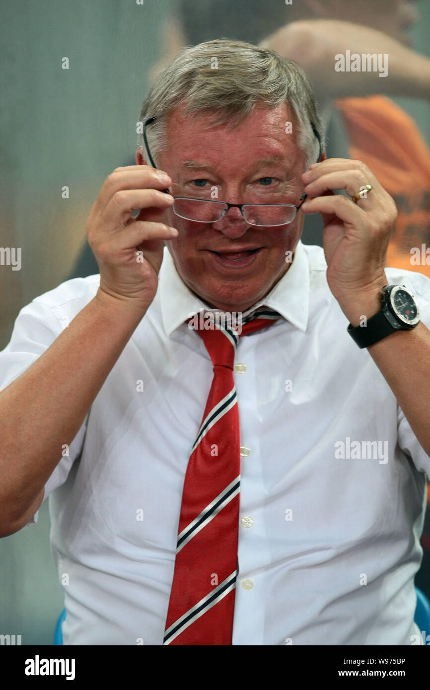 Head coach Sir Alex Ferguson of Manchester United wears his glasses in ...