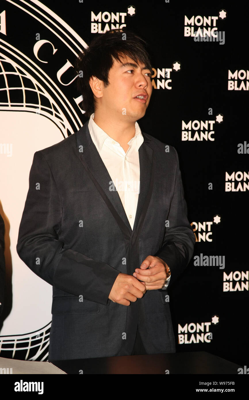 Chinese pianist lang lang poses hi-res stock photography and images - Alamy