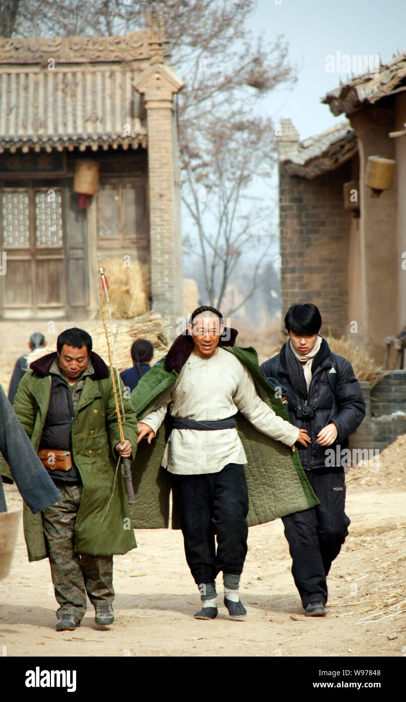 --File--Chinese actor Zhang Fengyi (C) is pictured at the filming ...