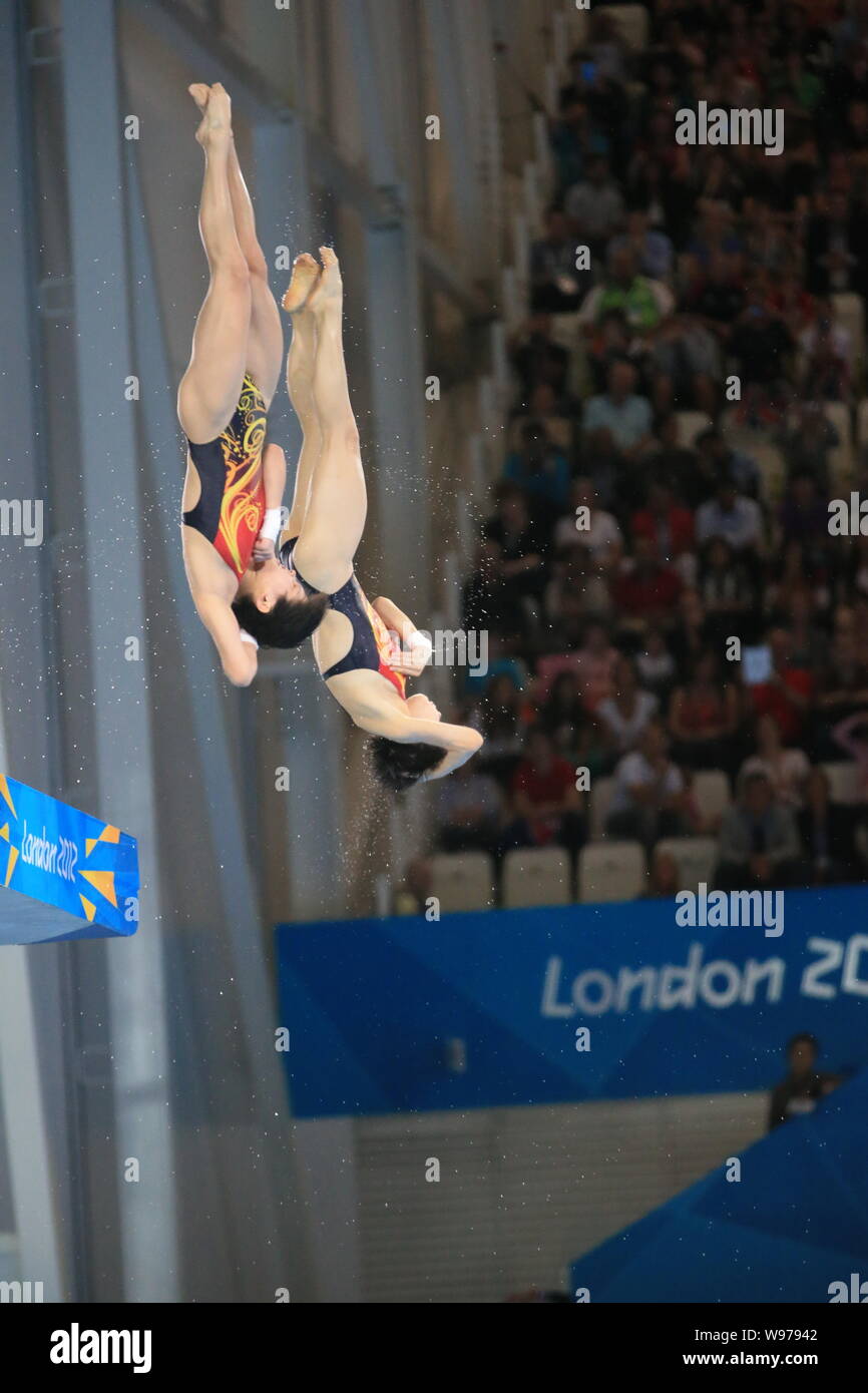 Chen Ruolin, left, and Wang Hao of China compete in the final of the ...