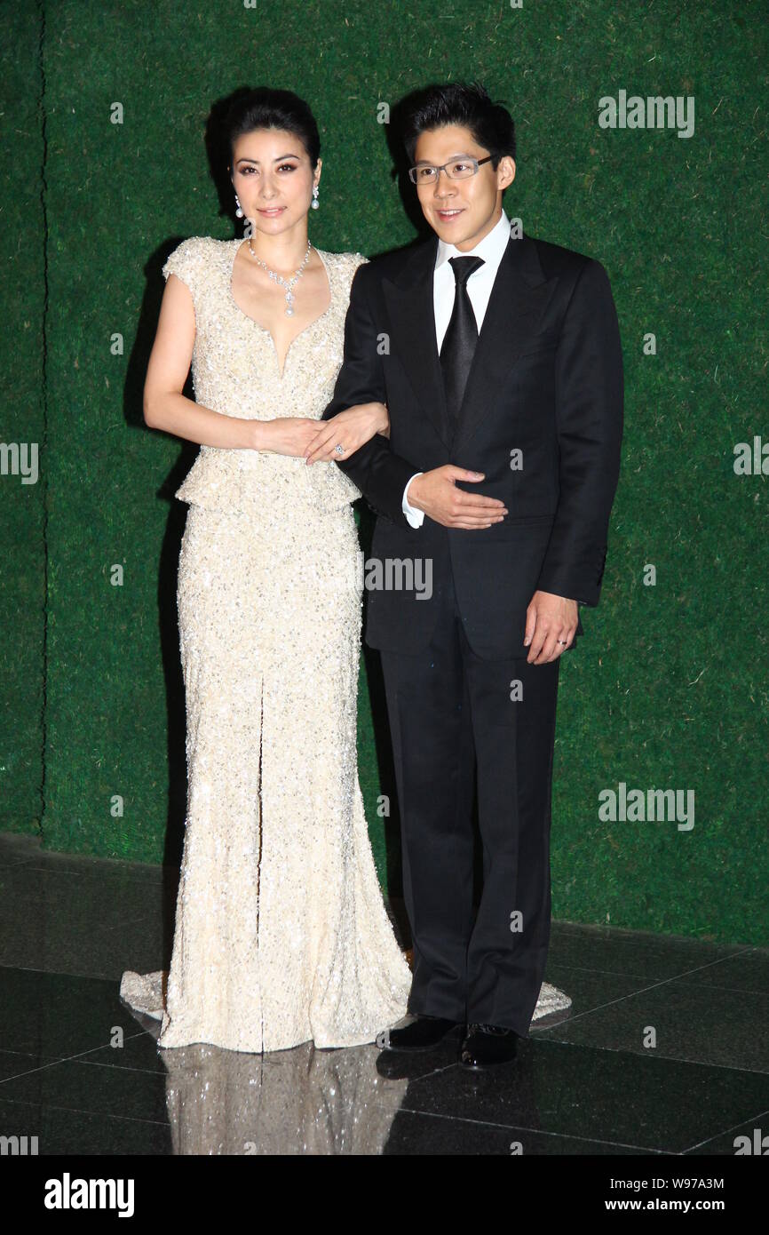 Chinese diving queen Guo Jingjing, left, her husband Kenneth Fok hold a ...