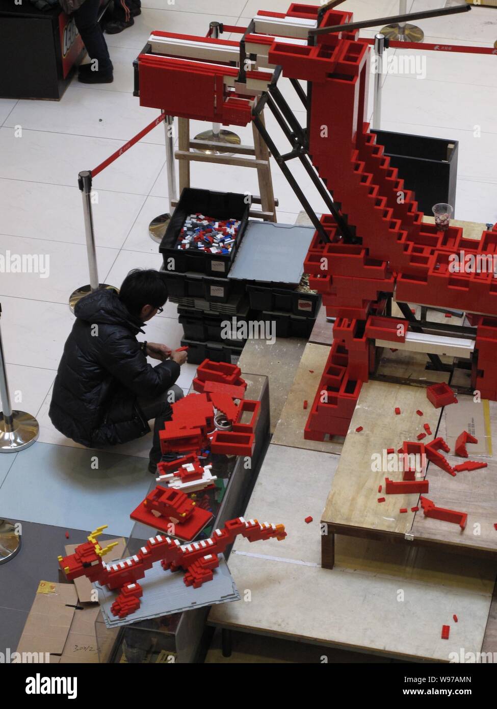 Lego man shopping hi-res stock photography and images - Alamy