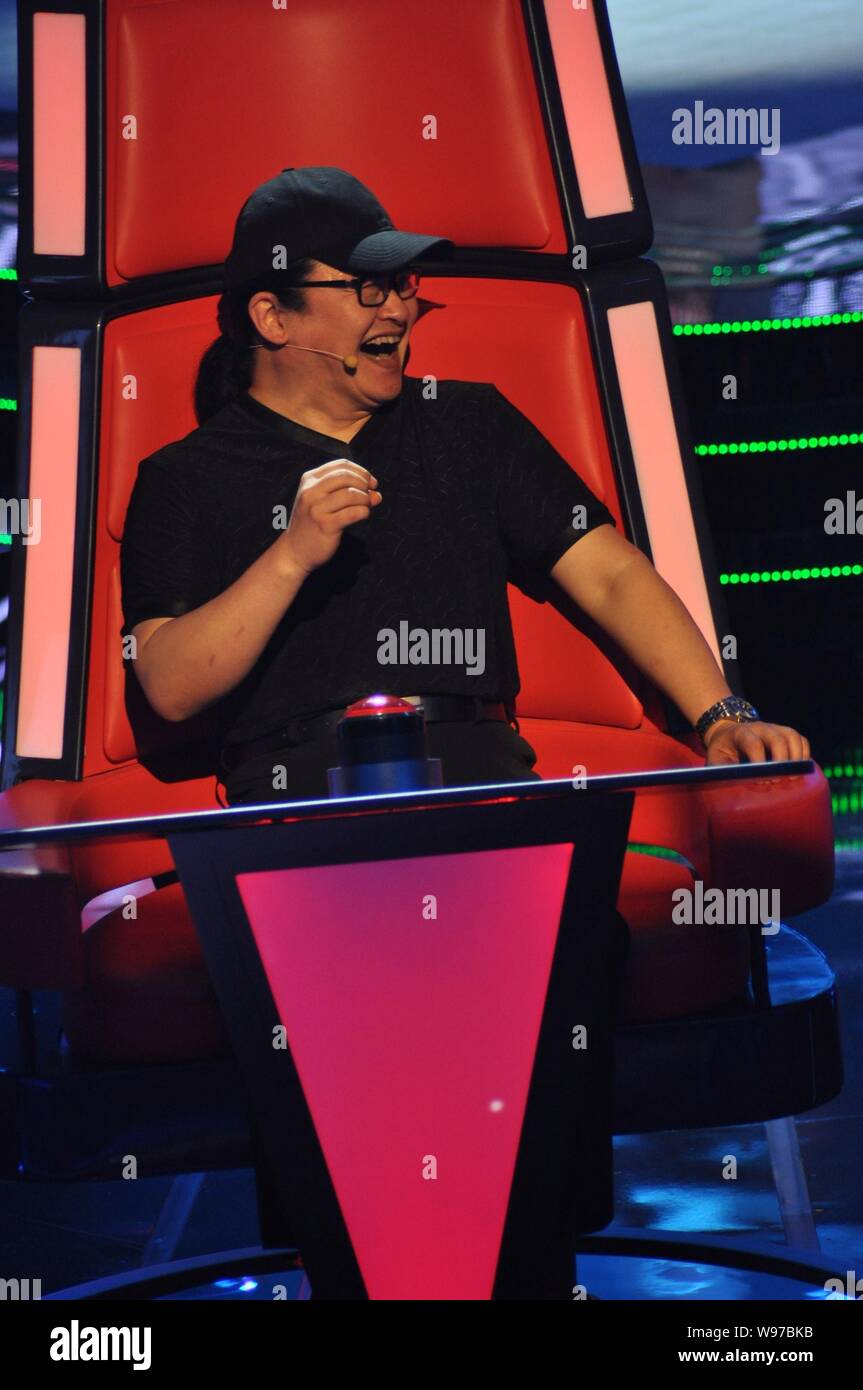 Talent vocalist hi-res stock photography and images - Alamy