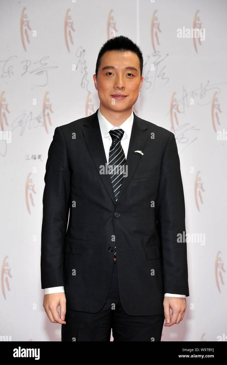 Chinese go player Gu Li poses on the red carpet before the 2011 CCTV ...