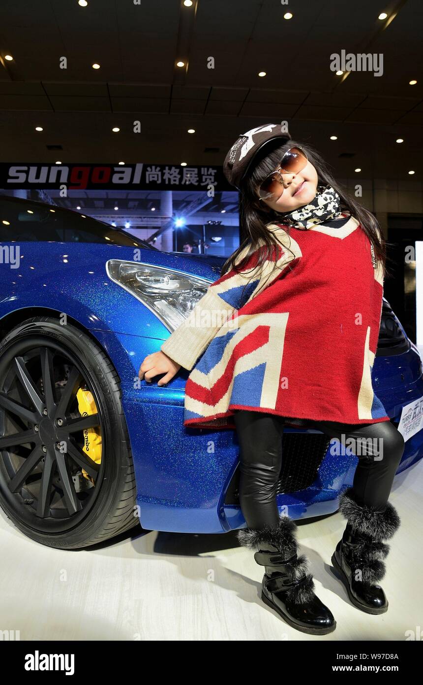 Car Shows For Girls Posing