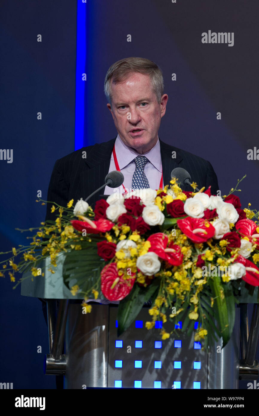 Senior research excutive of Peterson Institute for International ...