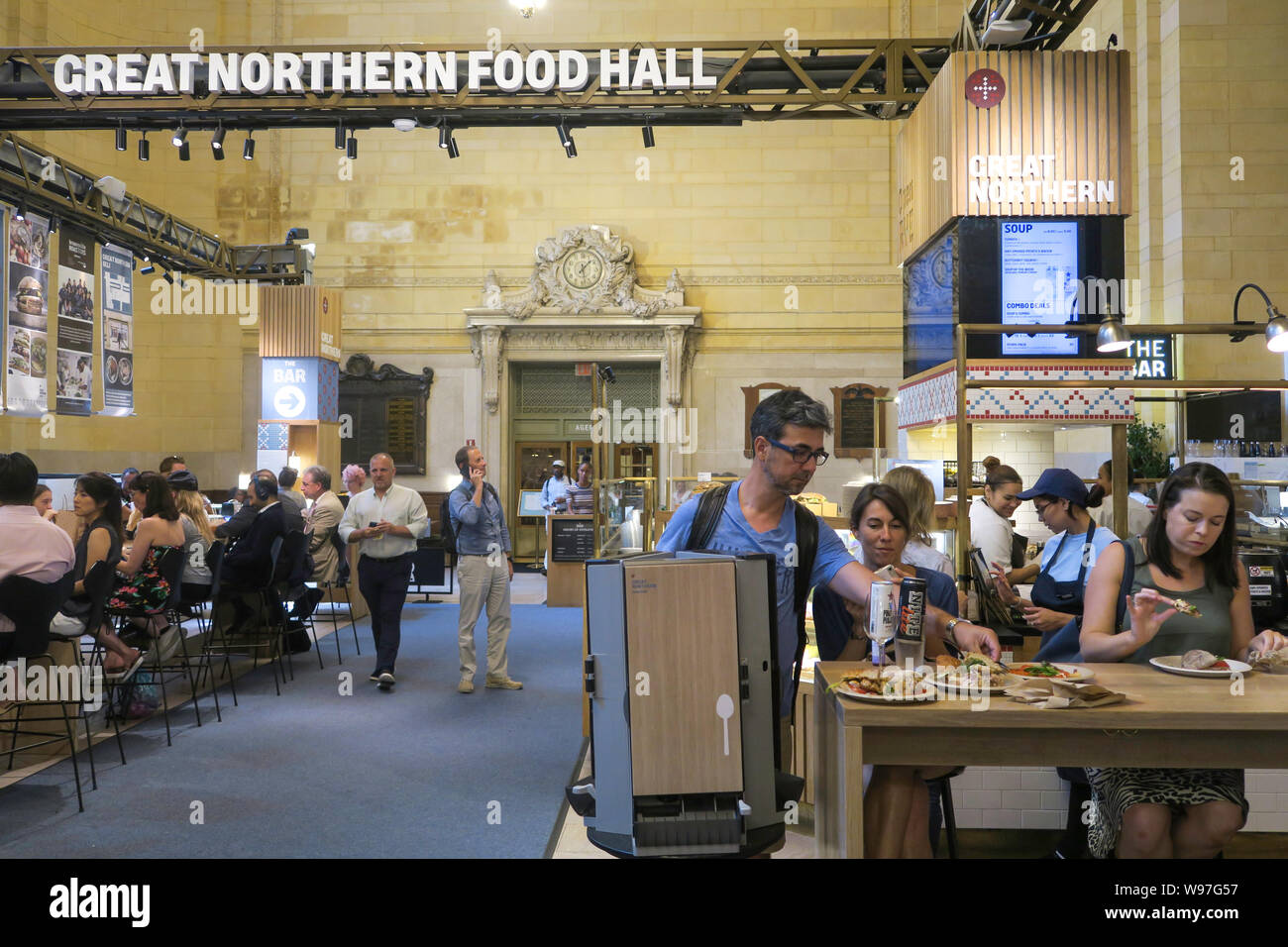 Great Northern Food Hall, Vanderbilt Hall in Grand Central Terminal ...