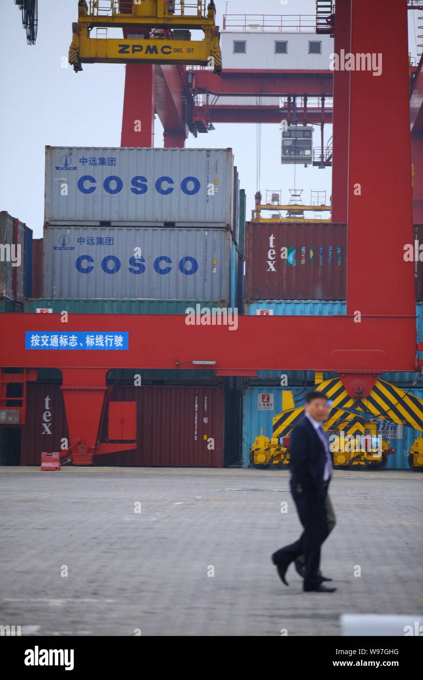 Cosco containers hi-res stock photography and images - Alamy