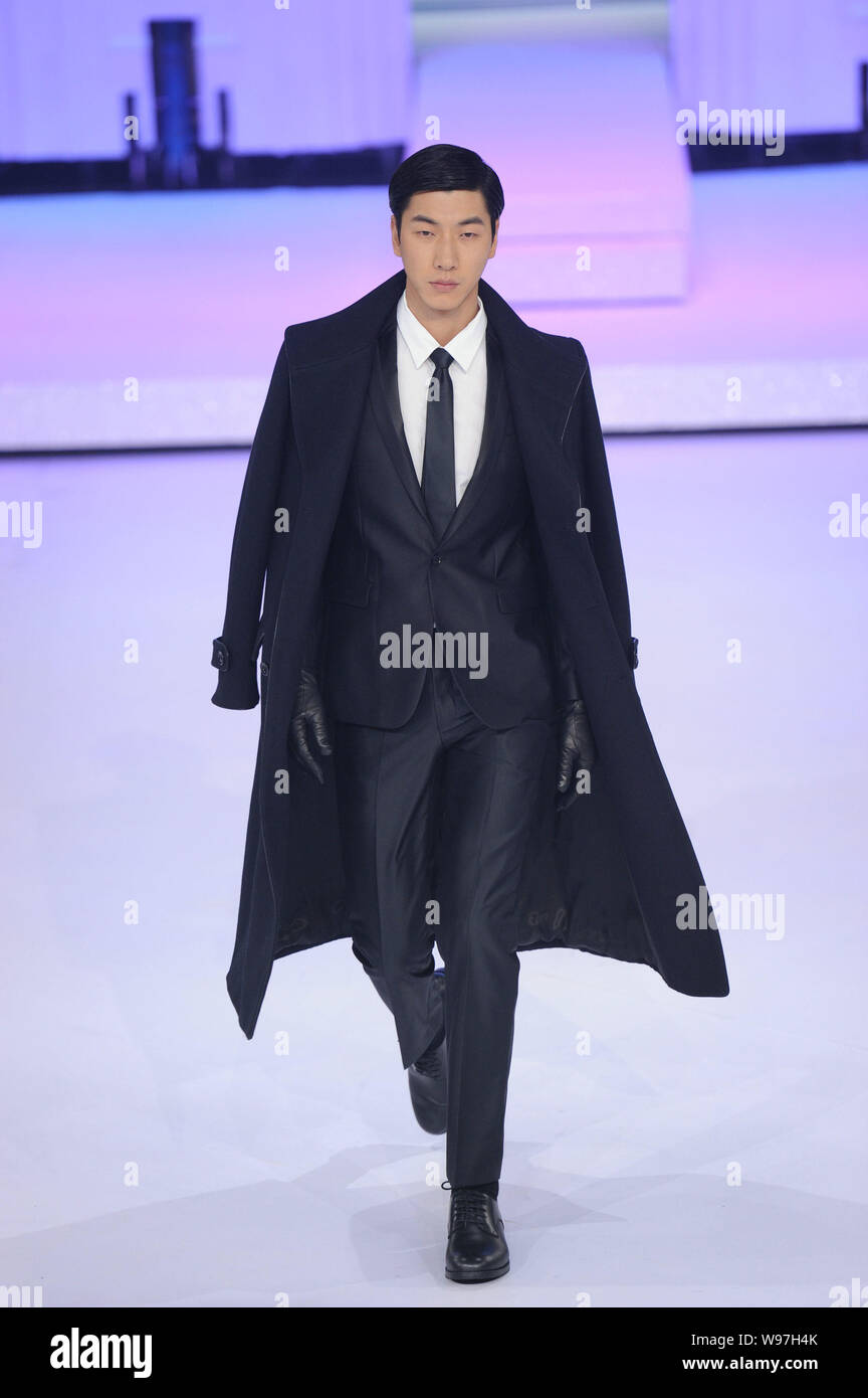 Red Dragonfly fashion show at the China Fashion Week Autumn/Winter 2012 ...