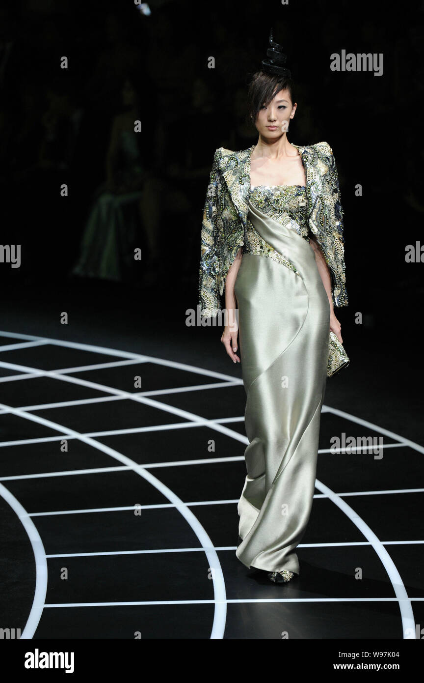 Giorgio Armani One Night Only in Beijing fashion show at the 798 Art ...