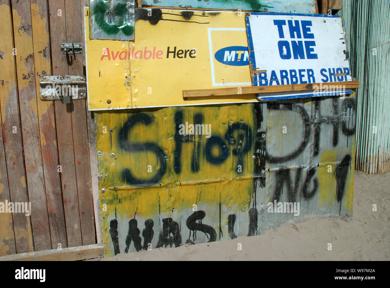 African barbers shop hi-res stock photography and images - Alamy