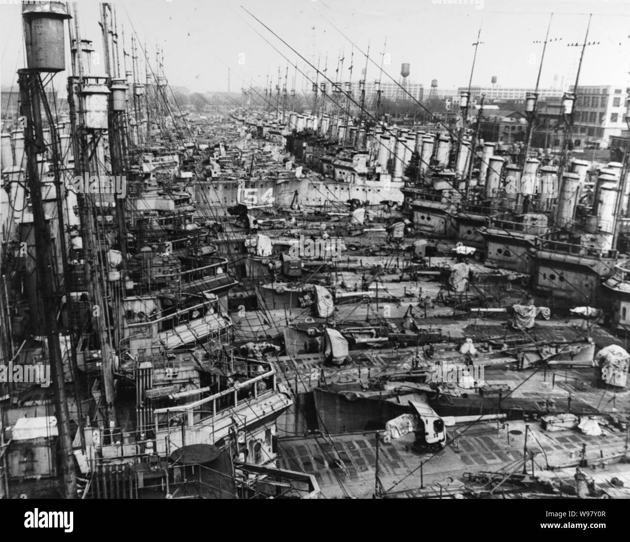 Destroyers mothballed at the Philadelphia Navy Yard in April 1923 Stock ...