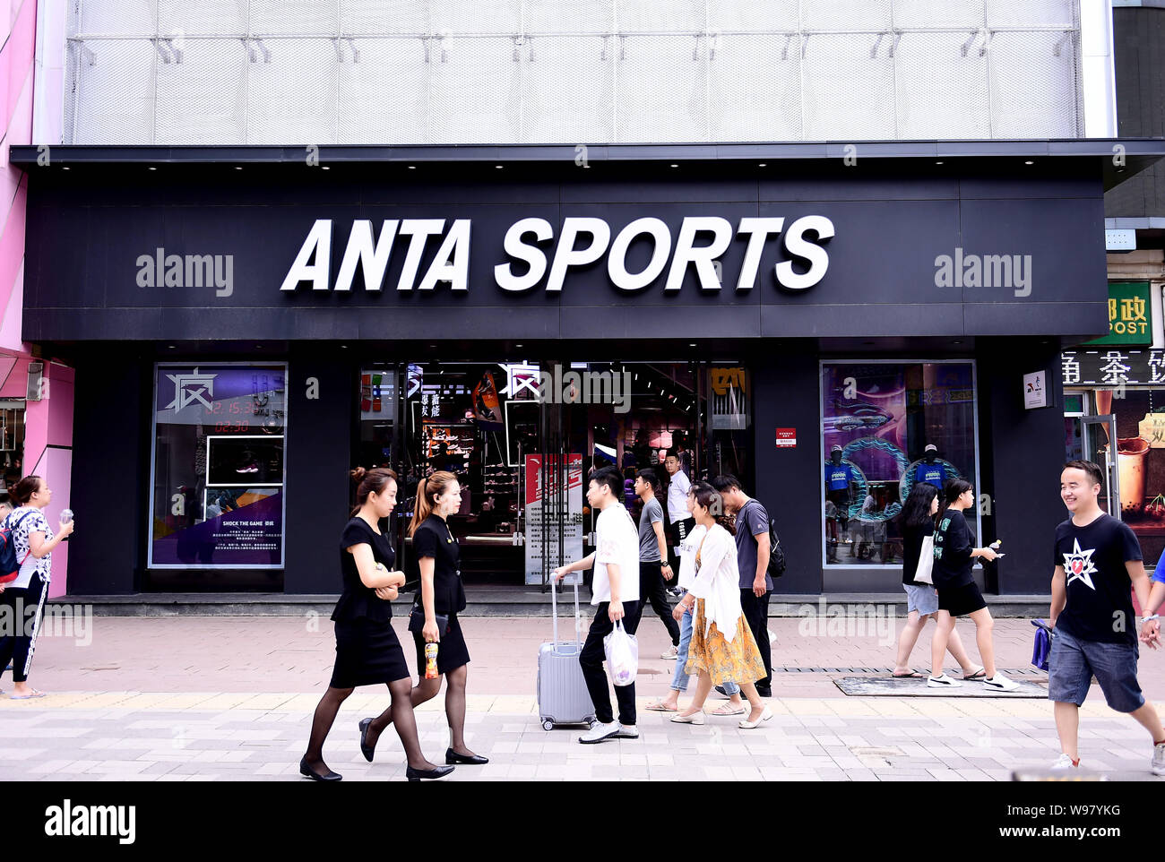Anta china hi-res stock photography and images - Alamy