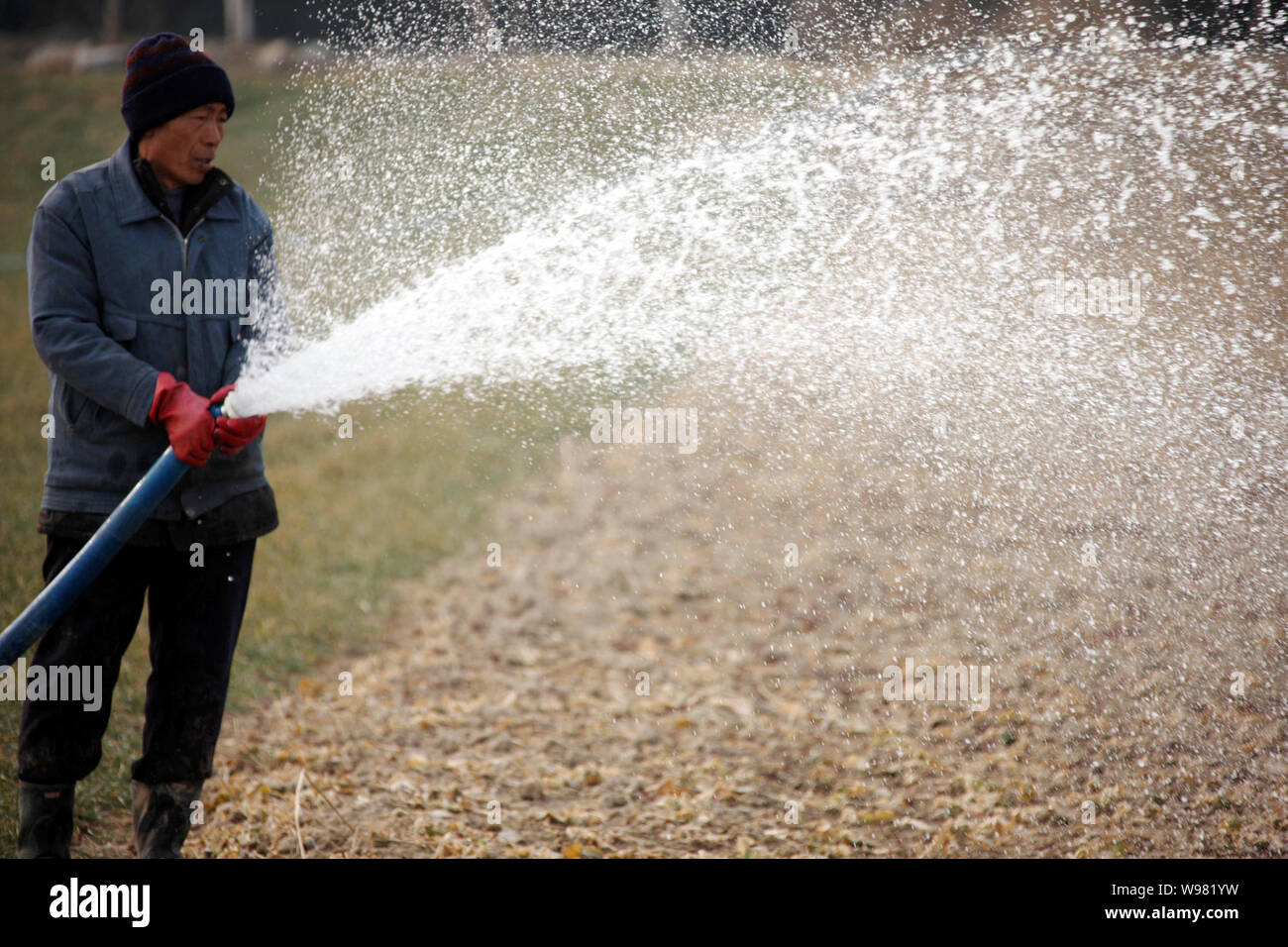 China drought irrigation hi-res stock photography and images - Alamy