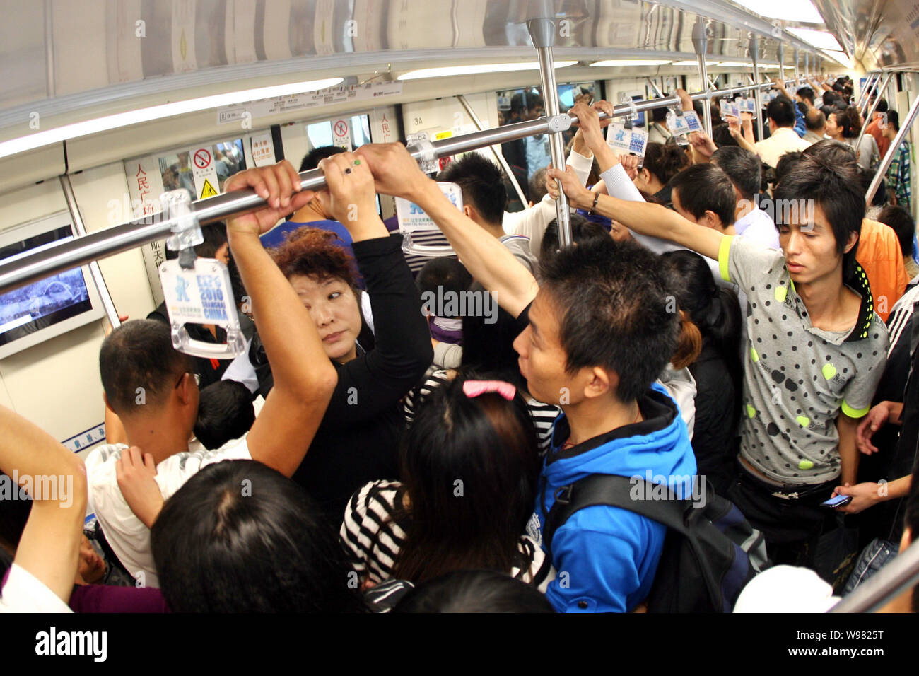 Metropolis crowd people metro hi-res stock photography and images - Alamy