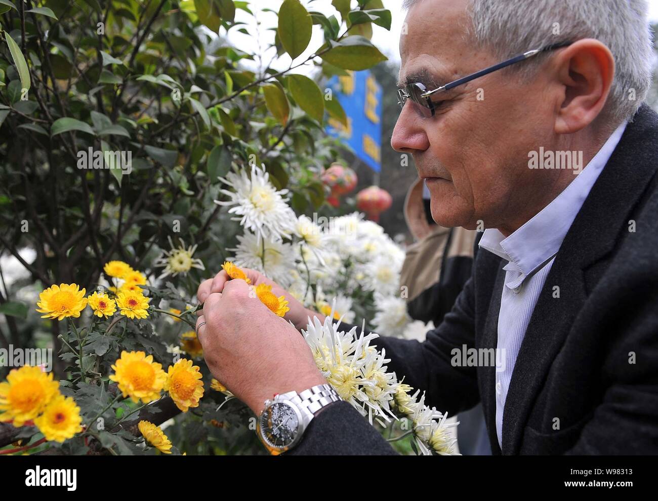 Perfumer hi-res stock photography and images - Alamy