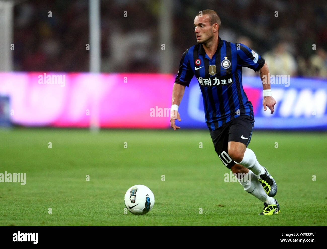 Wesley Sneijder of Inter Milan dribbles during the Italian Super Cup ...