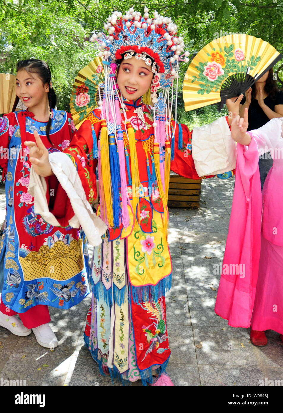 Beijing opera character hi-res stock photography and images - Alamy