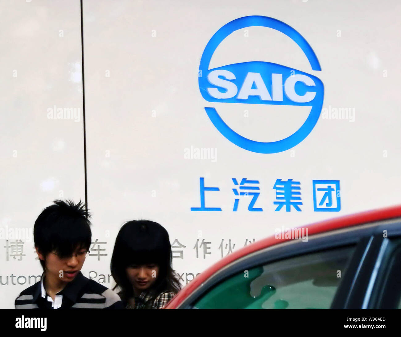 --File-- Chinese visitors look at a car at the stand of SAIC (Shanghai ...