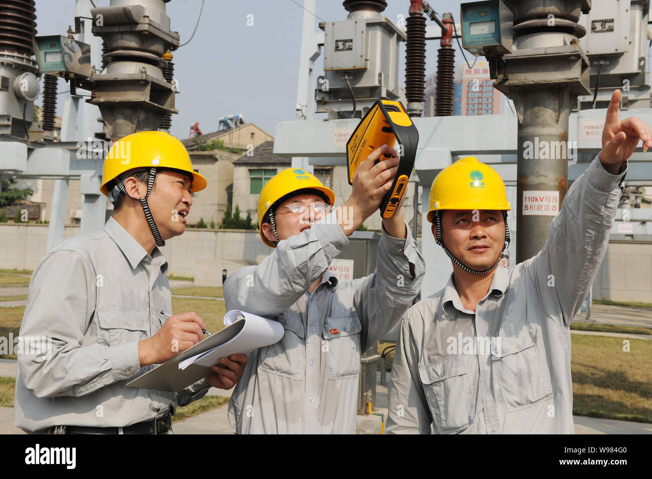 Electrical equipments hi-res stock photography and images - Alamy