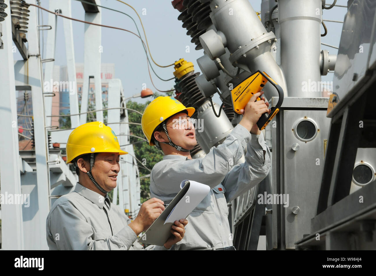 Electrical equipments hi-res stock photography and images - Alamy