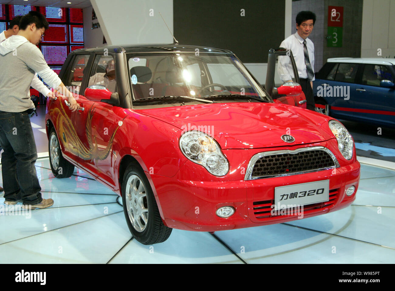 --FILE--Visitors look at the Lifan 320 at the 13th Shanghai ...