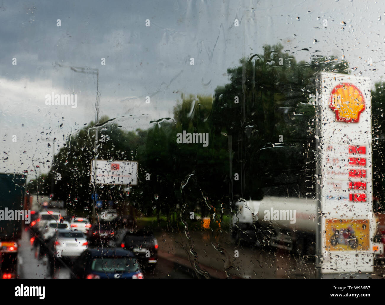 Shell petrol station on street hi-res stock photography and images - Alamy