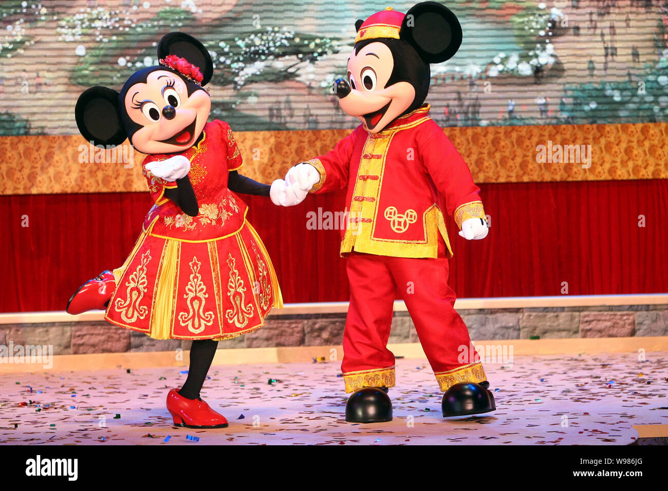 The Mickey Mouse and the Minnie Mouse perform at the groundbreaking ...