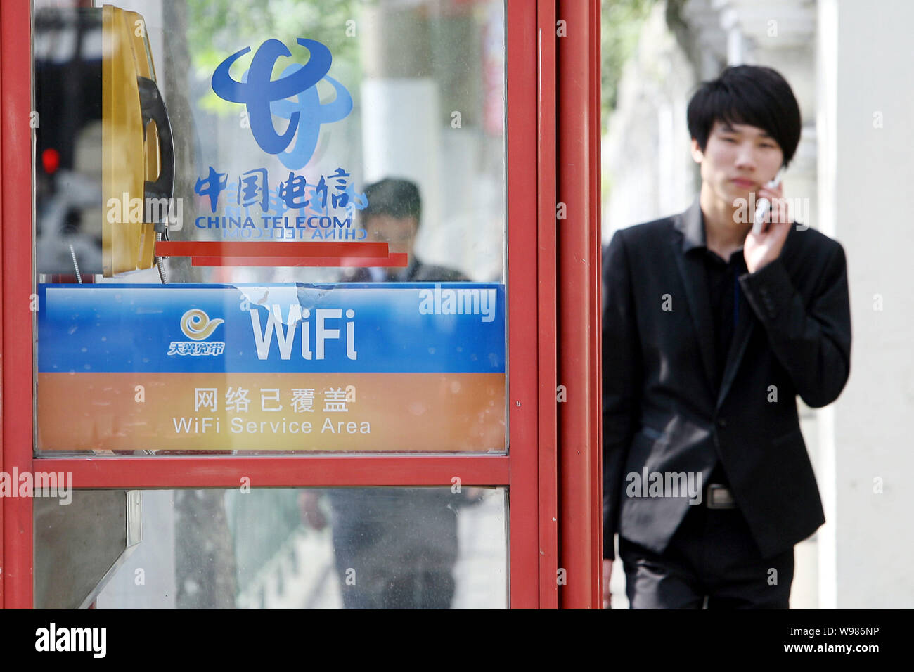 Offering a walk in service hi-res stock photography and images - Alamy