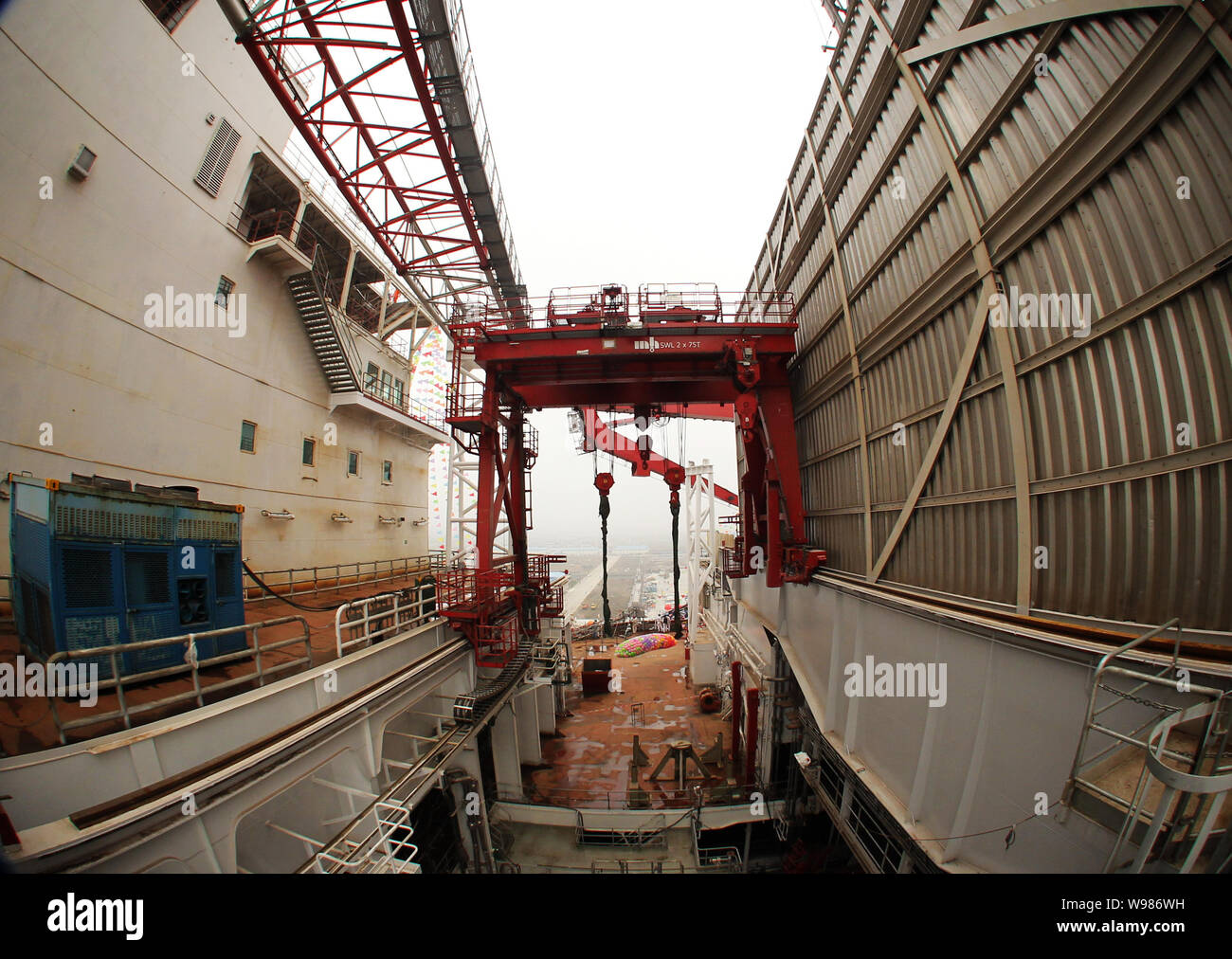 Submer hi-res stock photography and images - Alamy