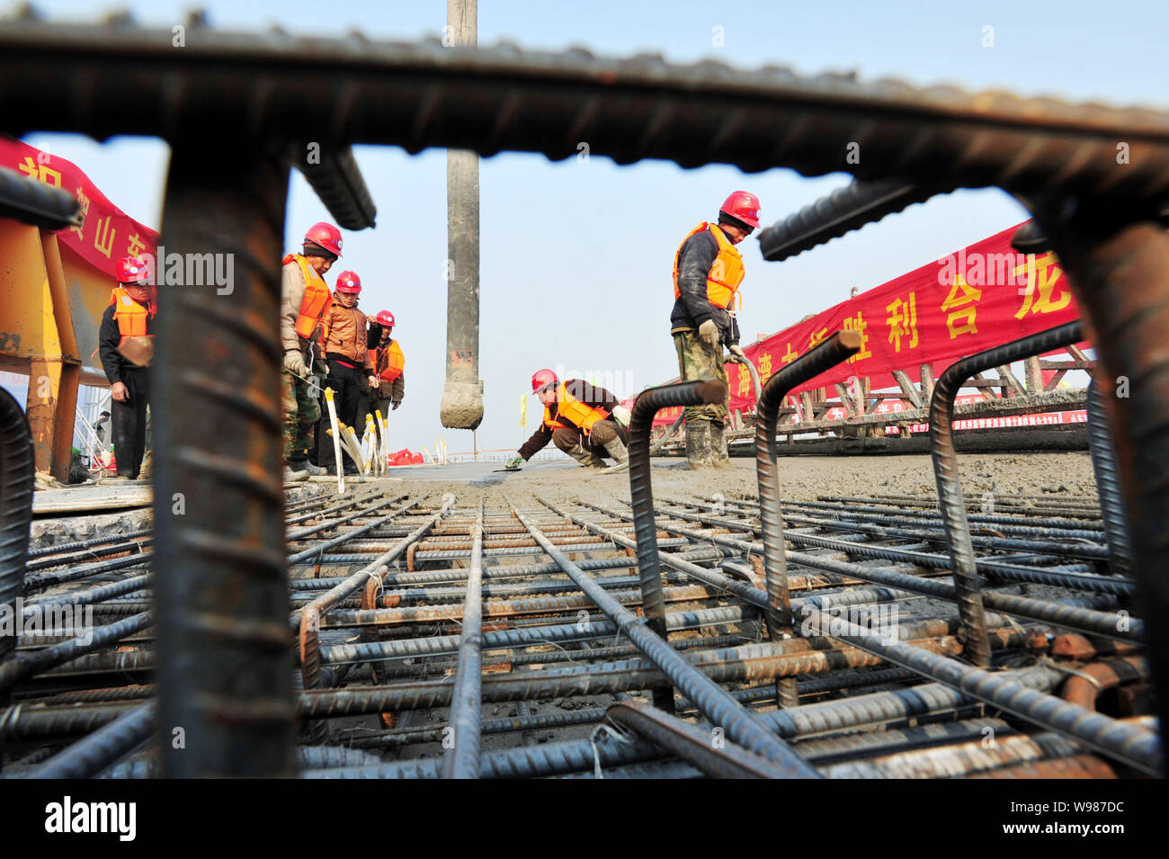 Qingdao haiwan bridge hi-res stock photography and images - Alamy