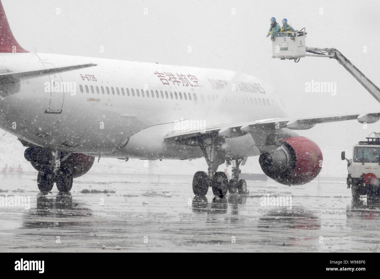 Heavy snowfall in shanghai hi-res stock photography and images - Alamy