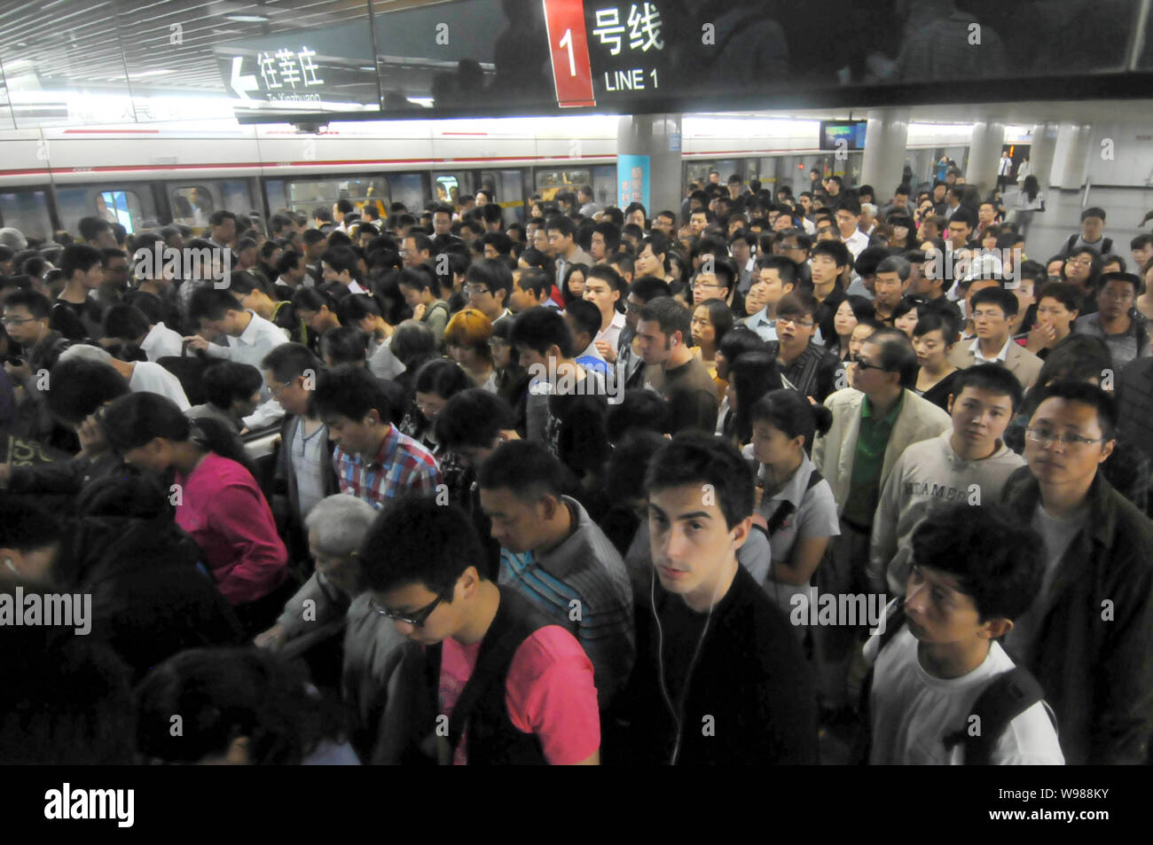 --FILE--Chinese passengers crowd the Peoples Square subway station of ...