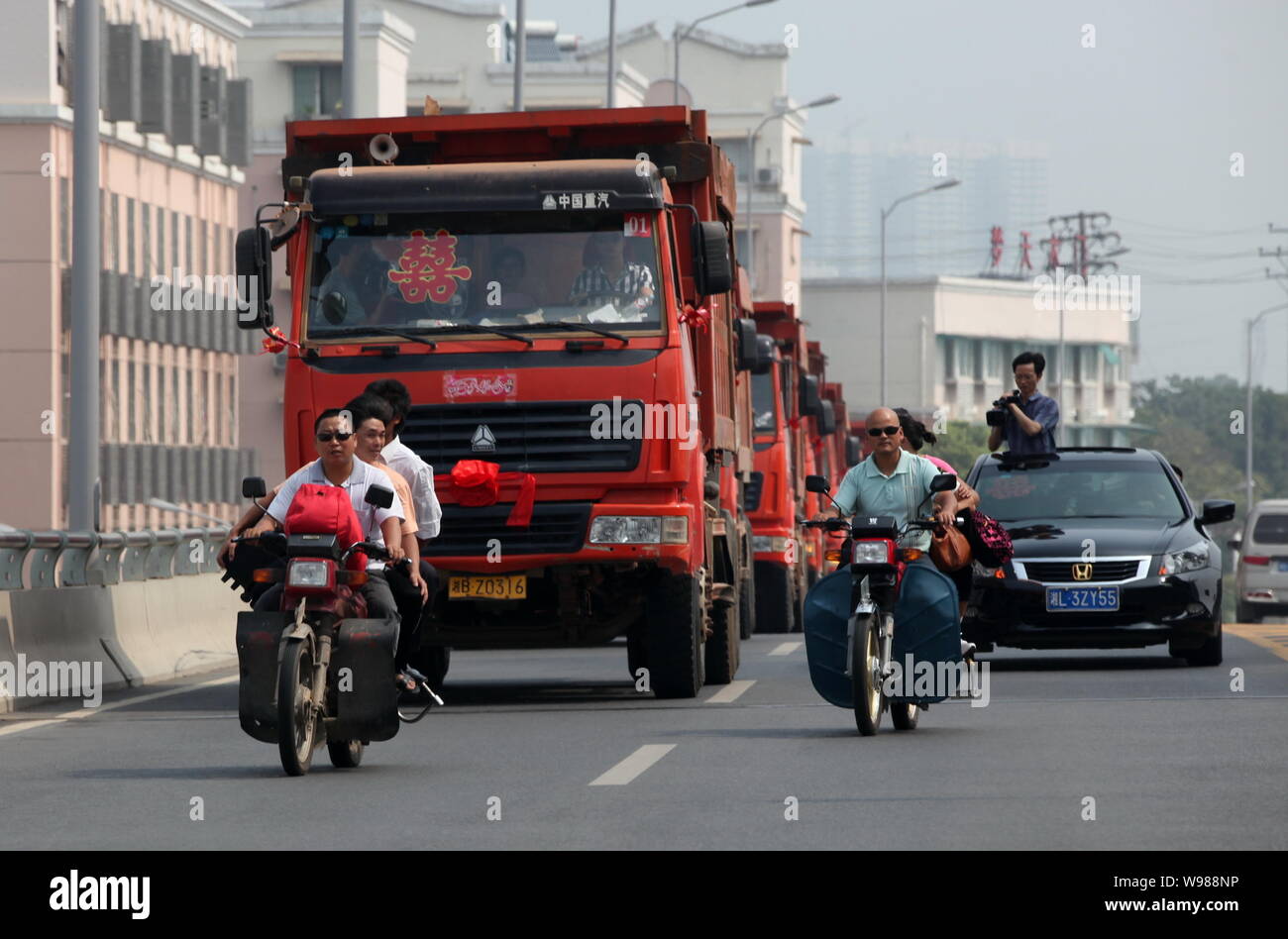 Motorcade vehicles hi-res stock photography and images - Alamy