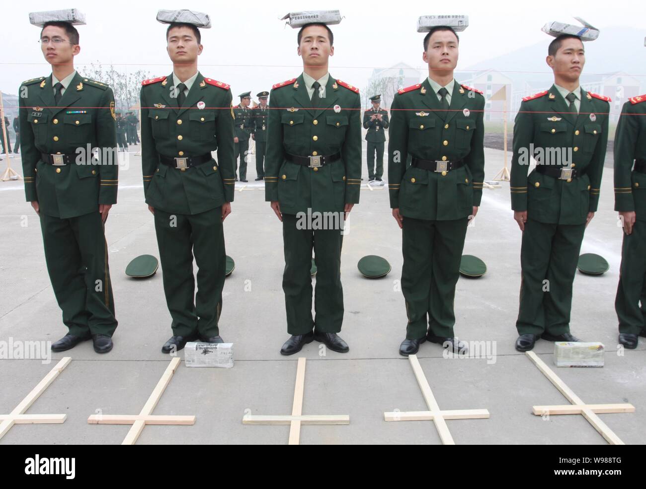 Alignment stand hi-res stock photography and images - Alamy