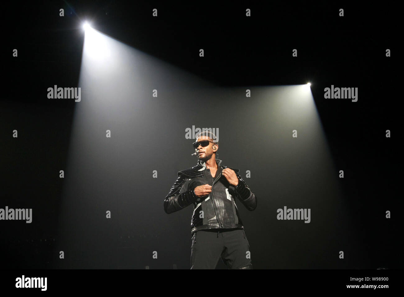 Usher raymond hi-res stock photography and images - Alamy